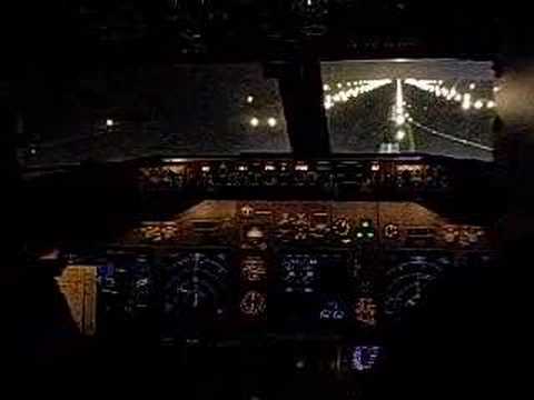 Boeing 737 Night Landings & Takeoff Vienna in Fog - YouTube