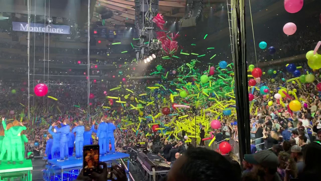 Phish NYE MSG 2019 Balloon drop - YouTube