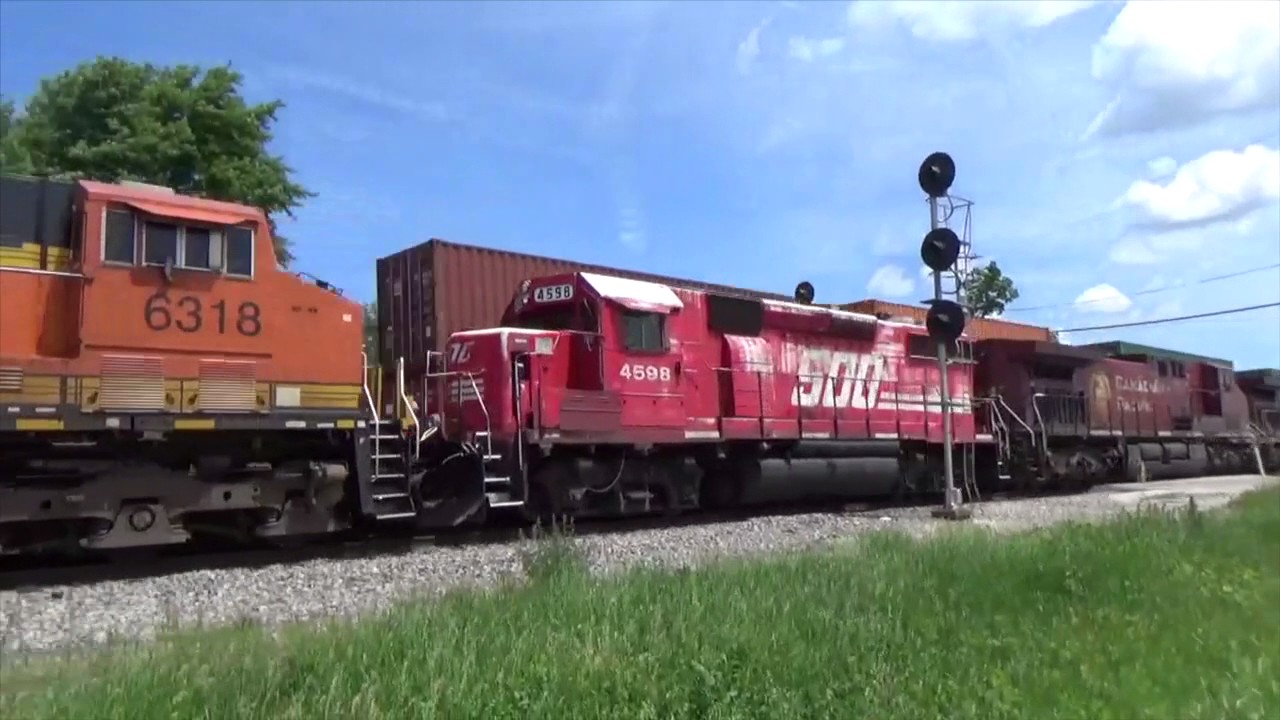 2 CP trains meet at Duplainville, WI w/SOO 4598! 6/4/17 - YouTube