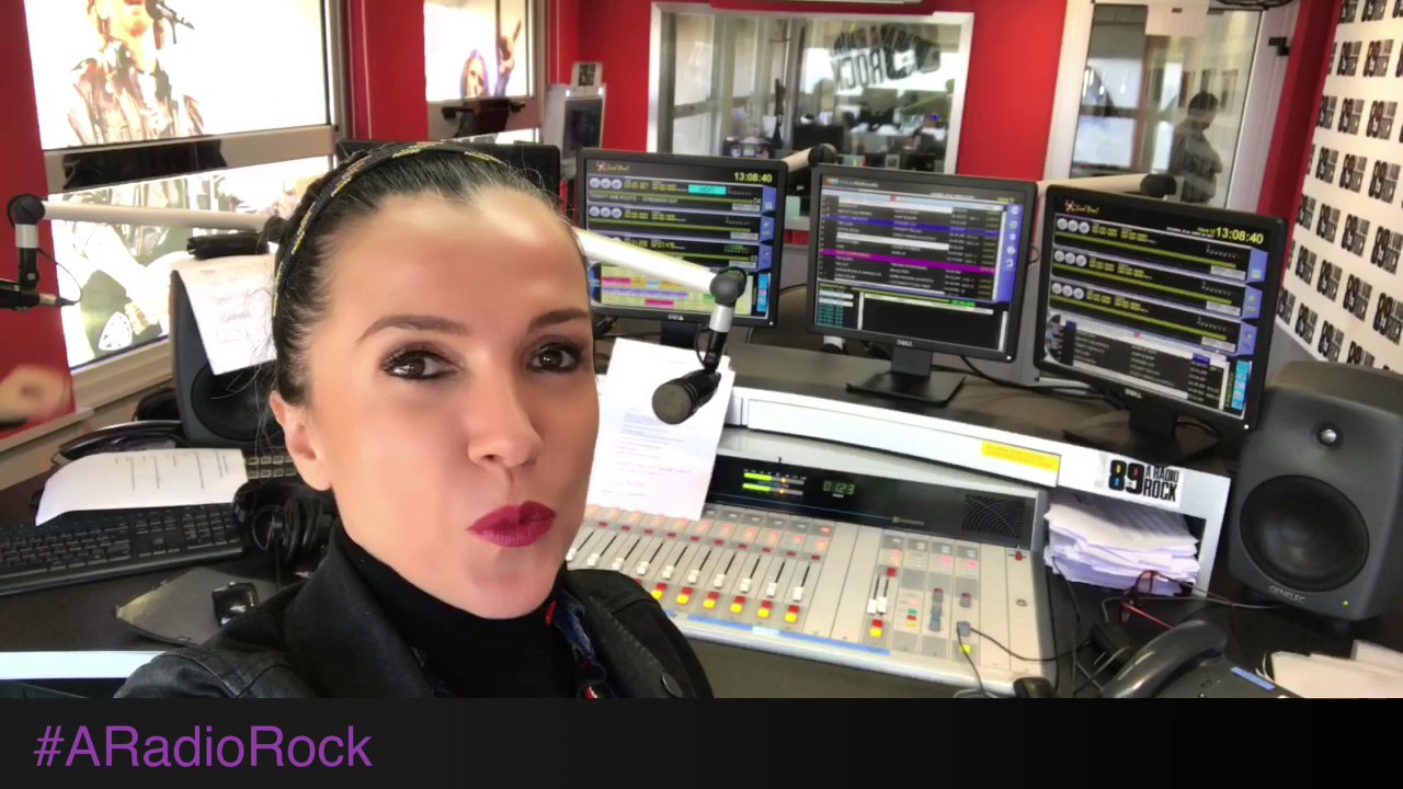 Como é um estúdio de radio? - YouTube