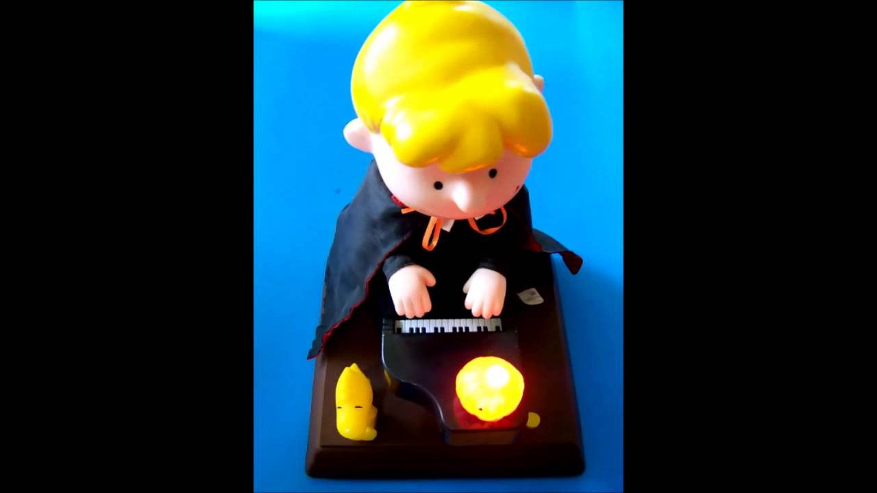 Schroeder Halloween - YouTube