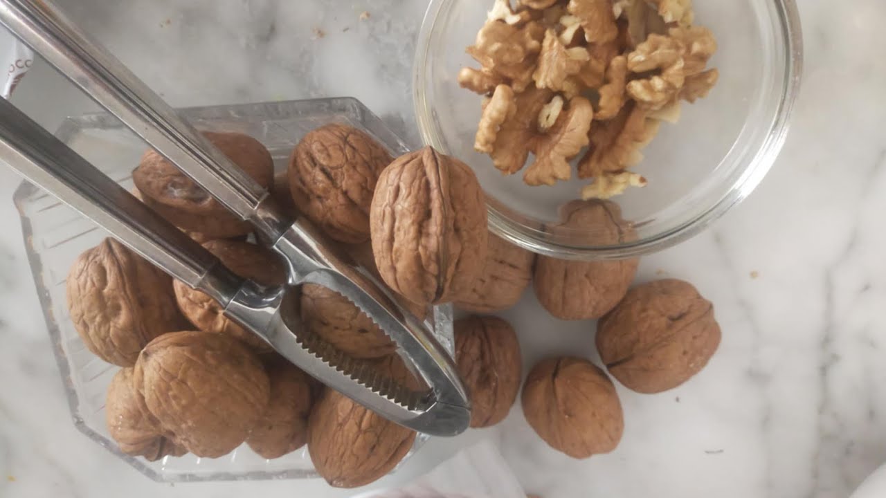 ! cracking my walnut for breakfast with kiwi orange mandarin #healthy # ...