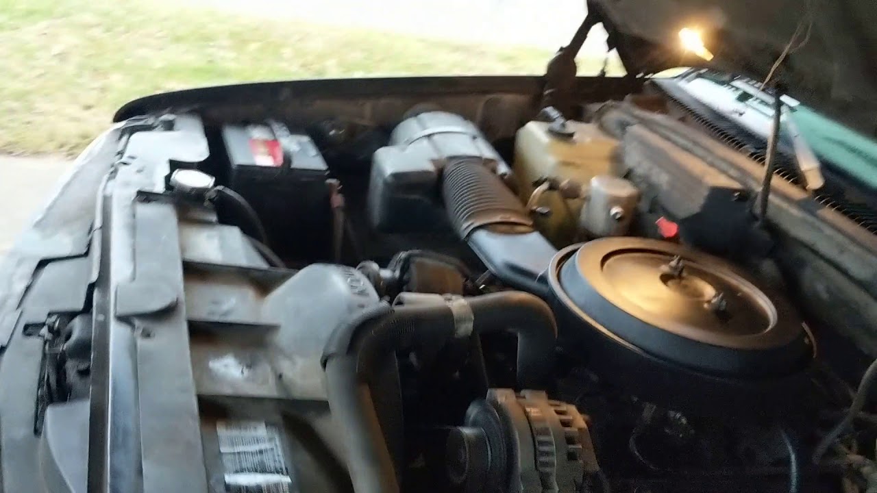 No oil pressure oh goodie 93 Chevy 350 - YouTube