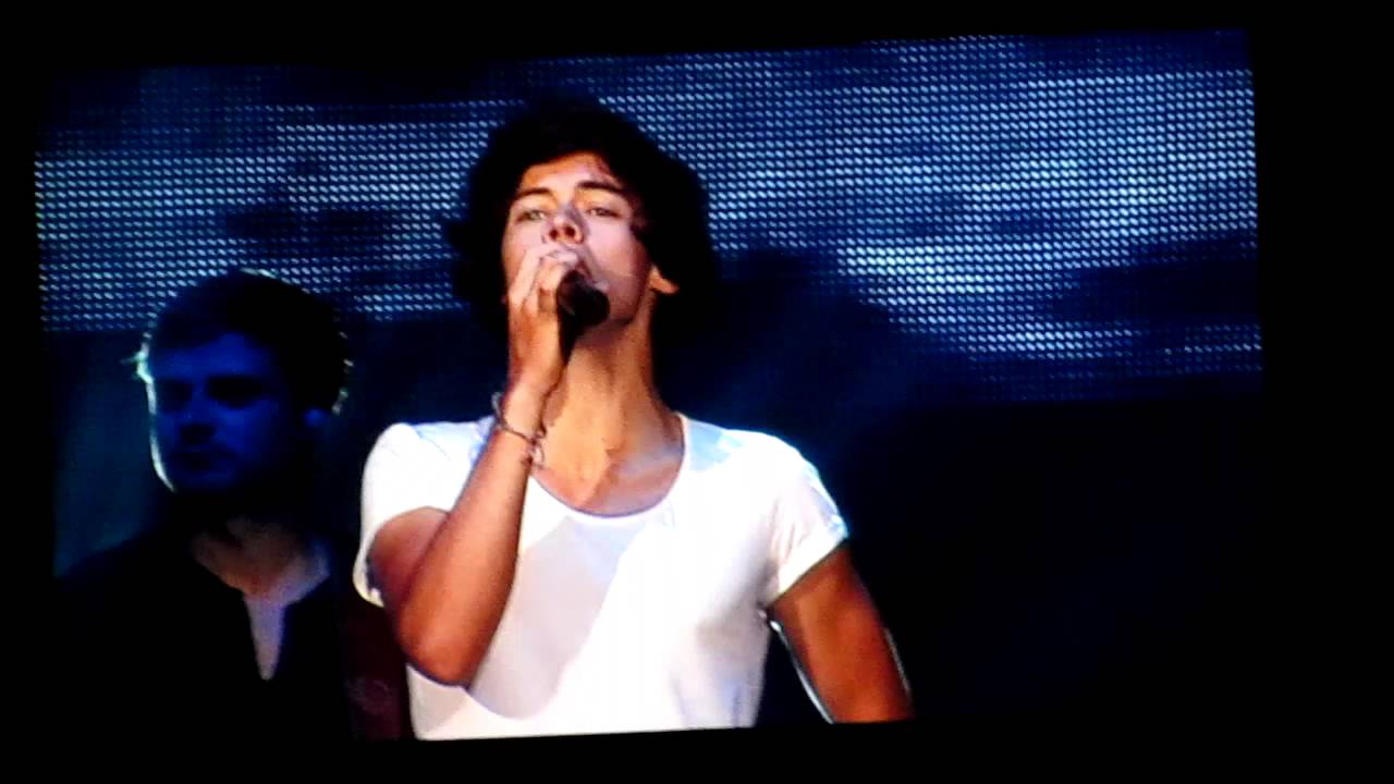 One Direction singing "Moments" in Atlanta, GA [June 26, 2012] - YouTube