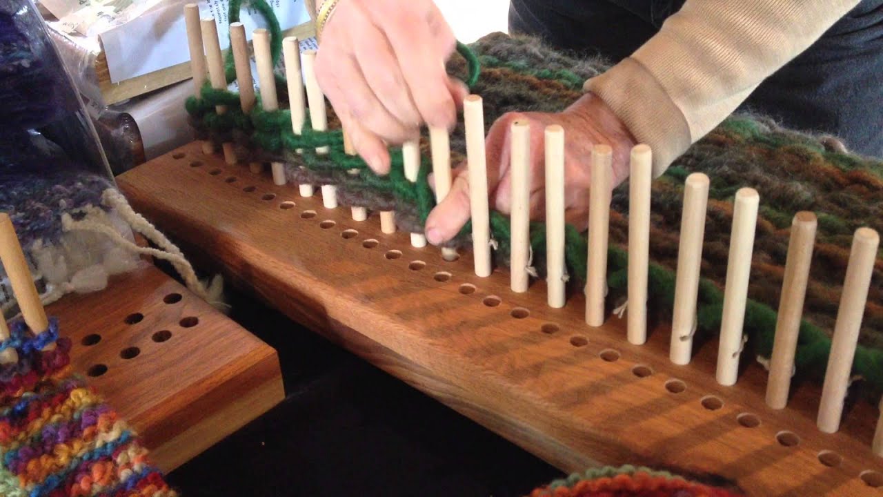 Peg weaving demo - YouTube