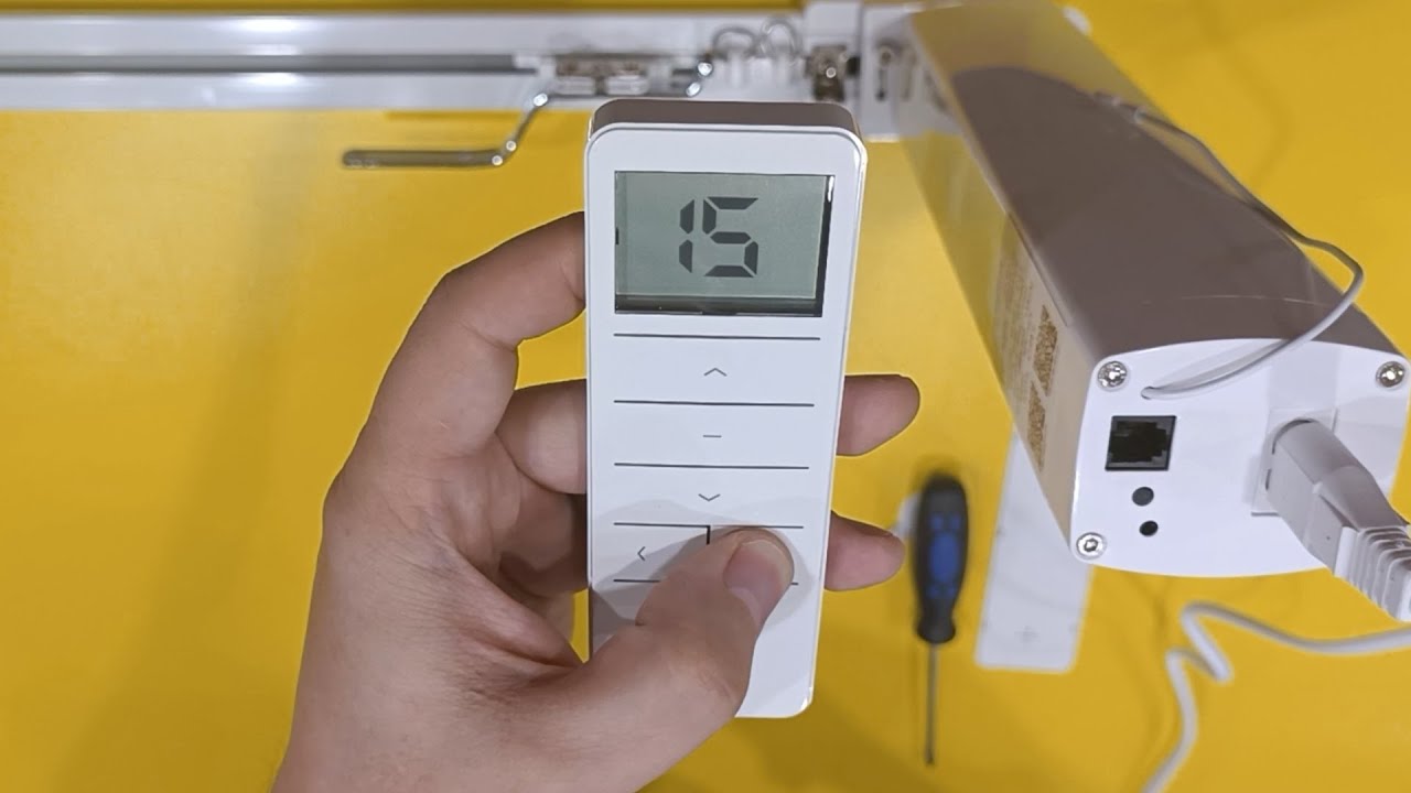 Подключение радио-пульта Dooya DC2702 к электрокарнизам - YouTube