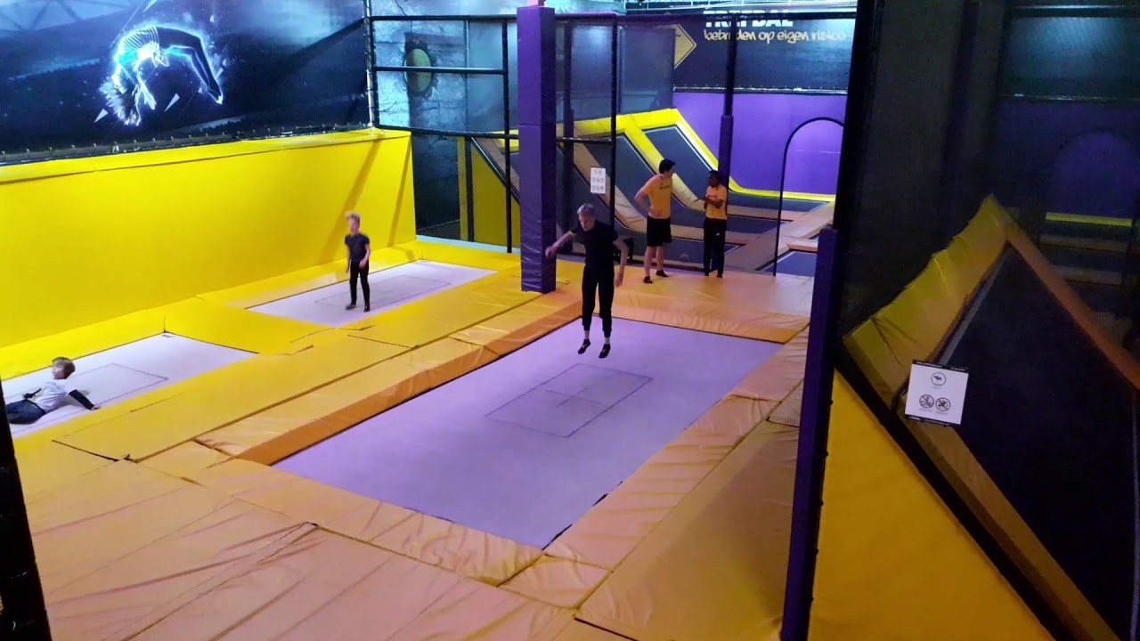 Lekker trainen in jumpsquare. Dubbels op trampoline en nog veel meer ...
