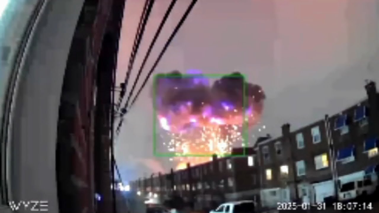 Massive mushroom cloud from Philadelphia plane crash caught on video ...