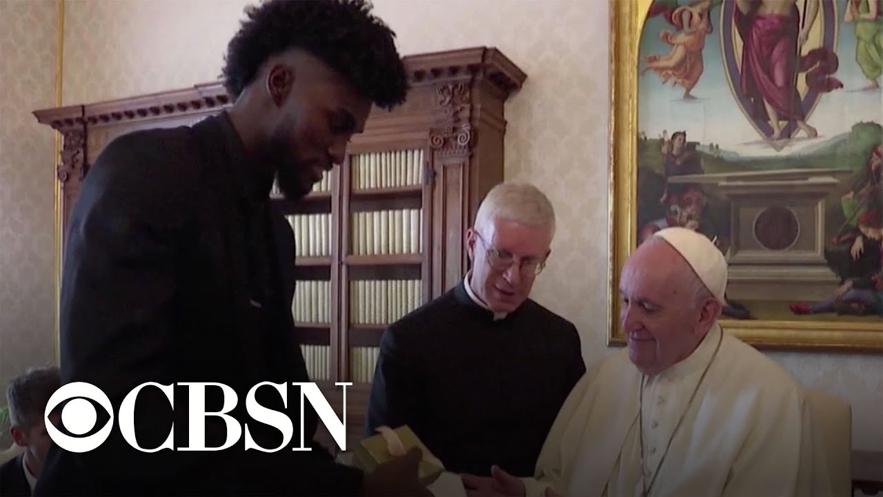 Pope Francis meets with NBA players at the Vatican - YouTube
