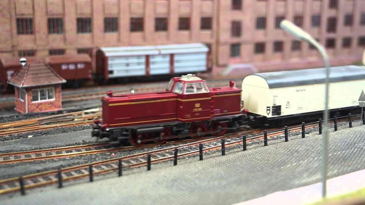 Roco V65 mit Gräler Fahrwerk - YouTube