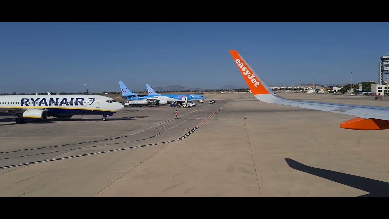 Approaching Gate at Alicante easyJet a320 - YouTube