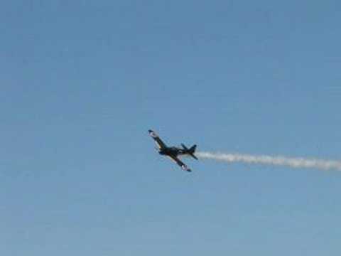 Zero vs Hellcat - YouTube