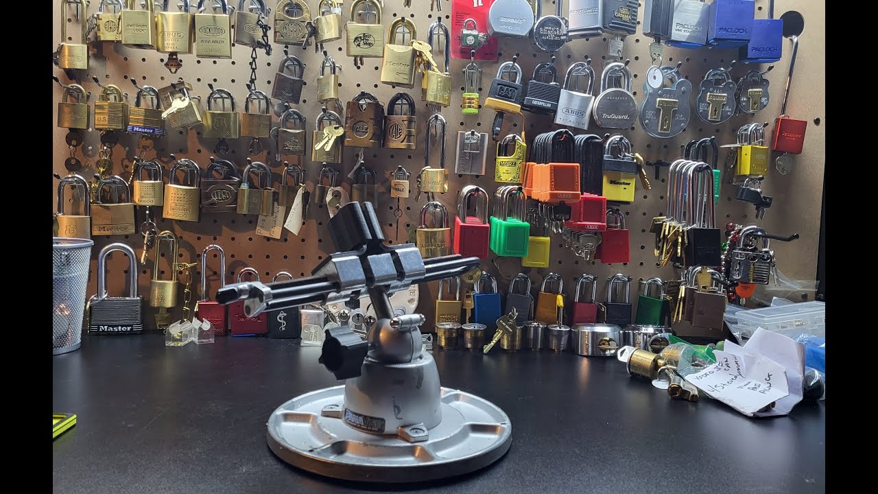 [72] Truckin Lock Lab - YouTube