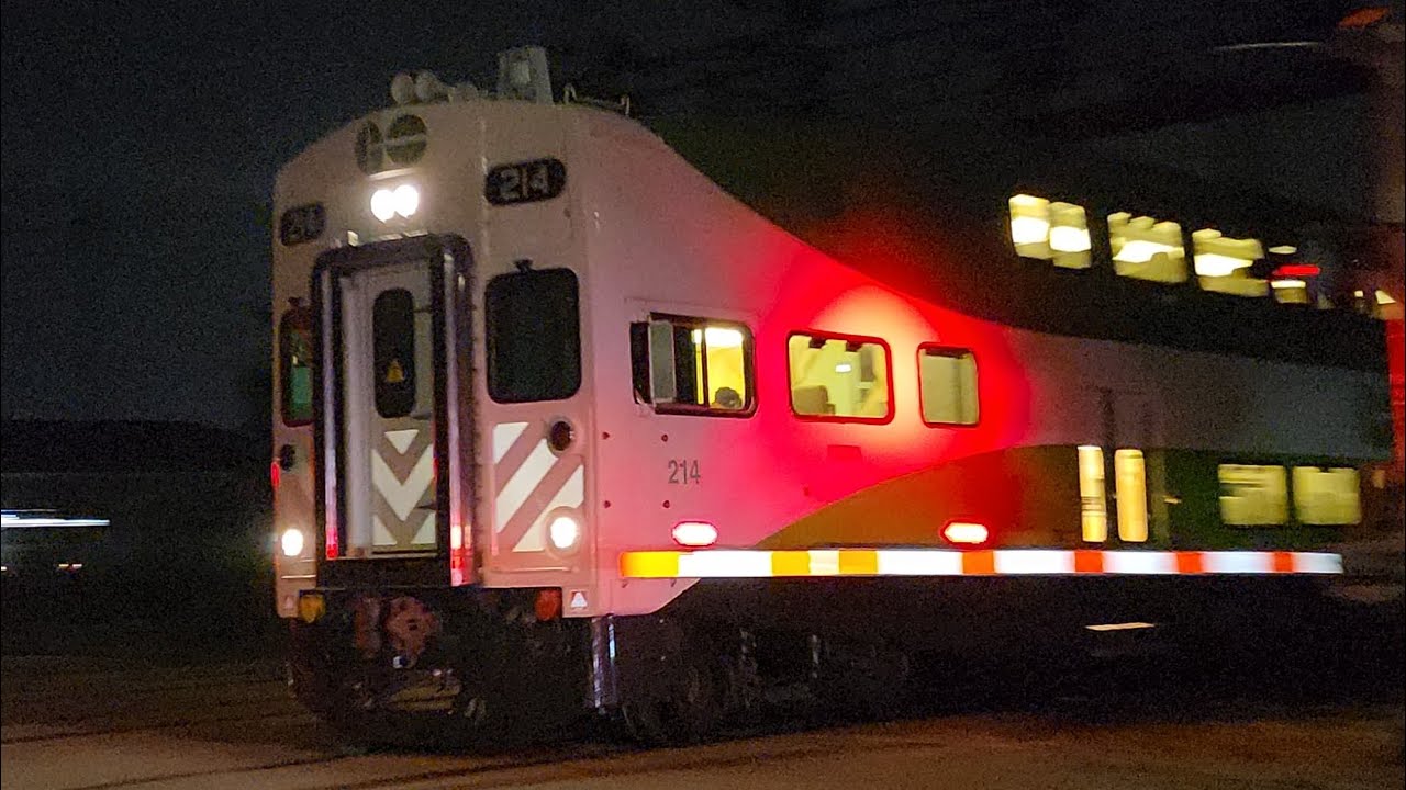 (Reactivated Cab Car 214!!) GO X1135 - 214 With 679 In Oakville Ontario ...