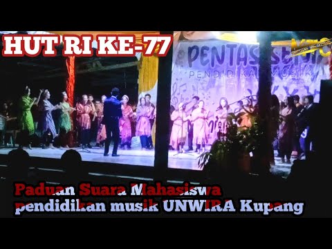 Manu basa liras Dibwakn olh Mahasiswa penddikan musik UNWIRA Kupang dalam acra pentas seni di Malaka