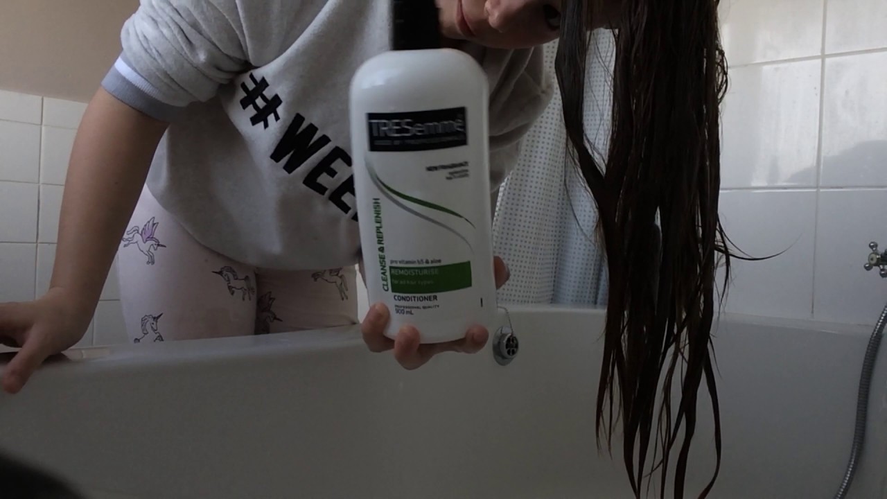 How I wash my hair tutorial - YouTube