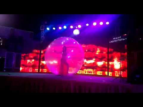 Balloon act. - YouTube