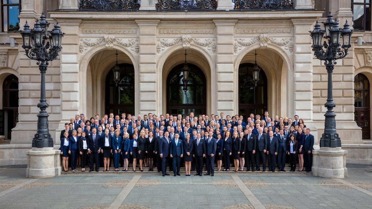 VON POLL IMMOBILIEN: Großes Fotoshooting in Frankfurt am Main - YouTube