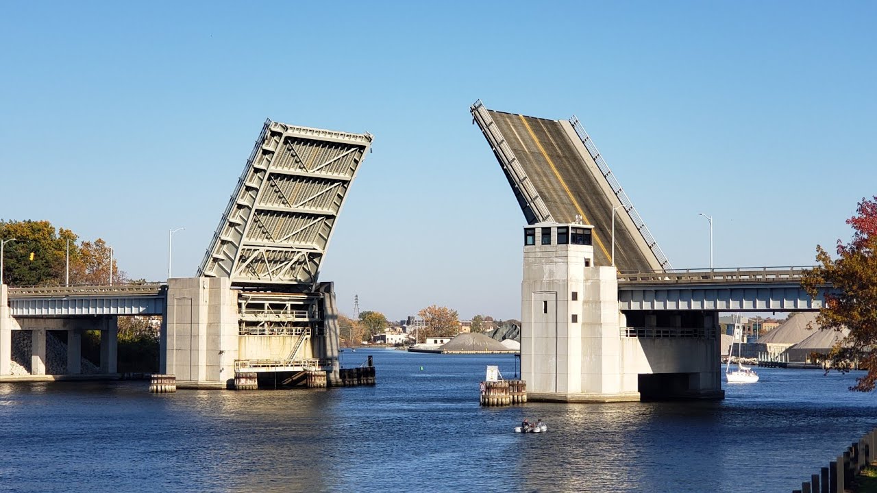 Draw Bridge In Action - Michigan, USA - YouTube