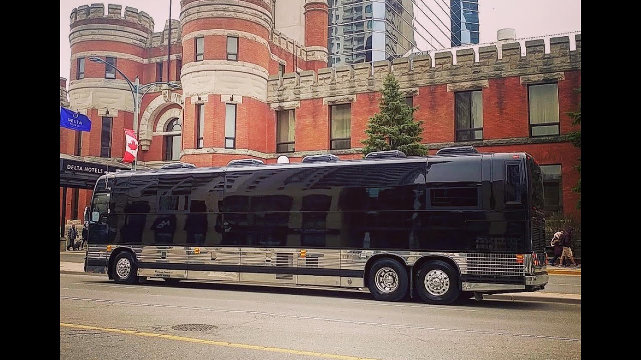 Tips and tricks of the entertainer coach driver - YouTube