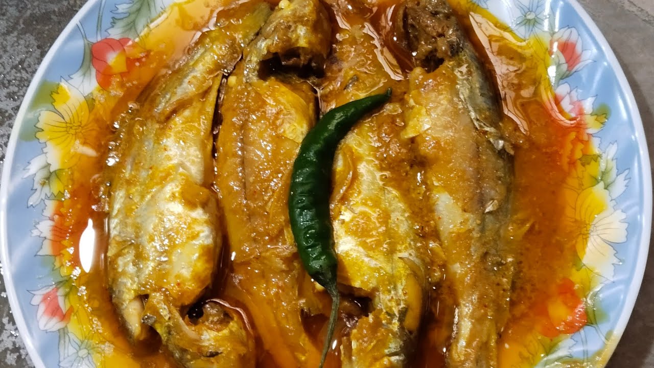 Methi (Fenugreek seeds) Tangrar ( Fish) Jhal ( মেথি ট্যাংরার ঝাল এভাবে ...