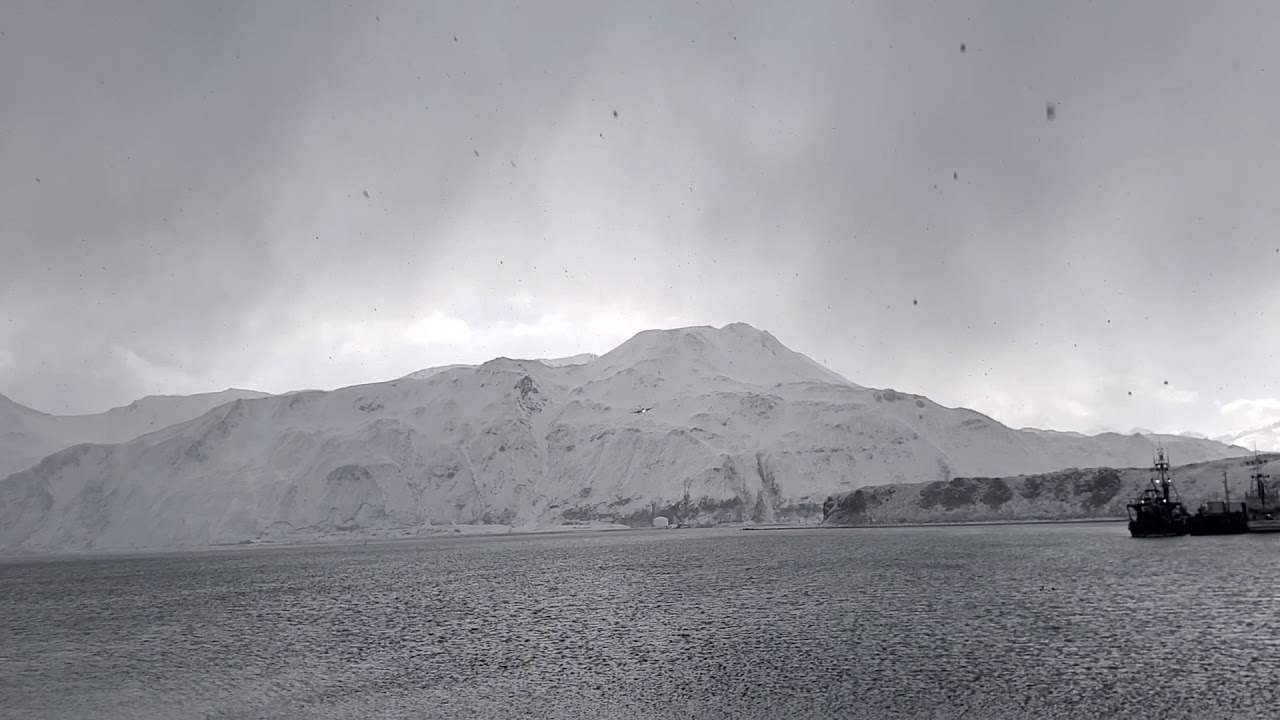 Plane Landing at Dutch Harbor Airport - YouTube