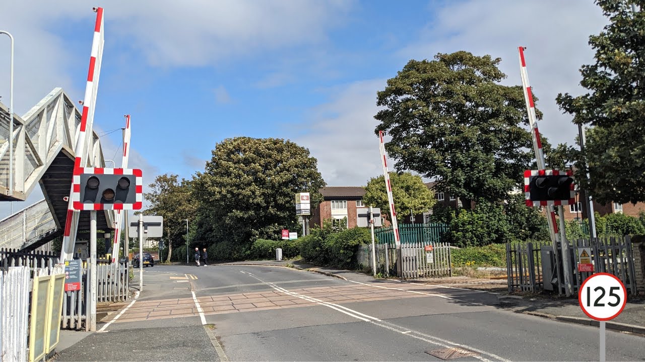 Hall Road Station Level Crossing, Merseyside (27/07/23) - YouTube