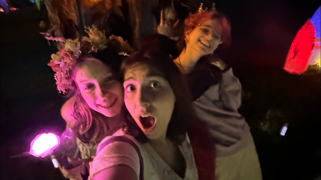 Halloween Vlog!! We went in a haunted house :) - YouTube