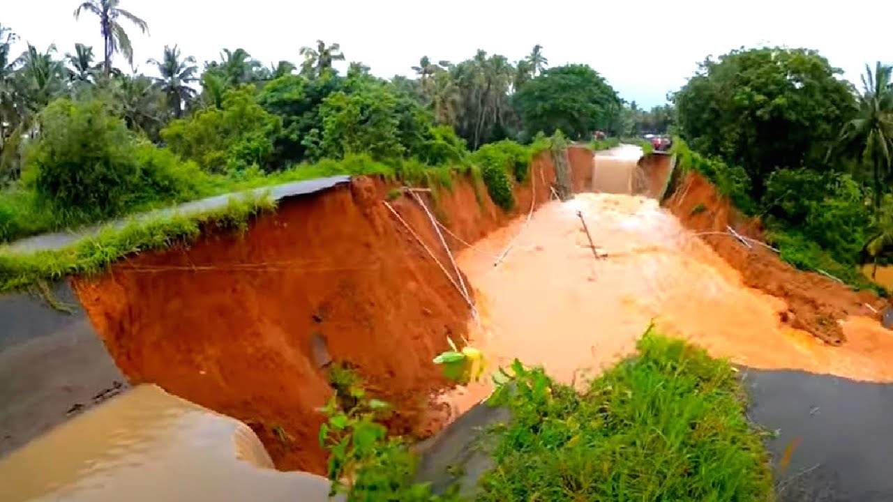 Villukuri Peyankuzhi road and Canal broken | Kanyakumari rain flood ...