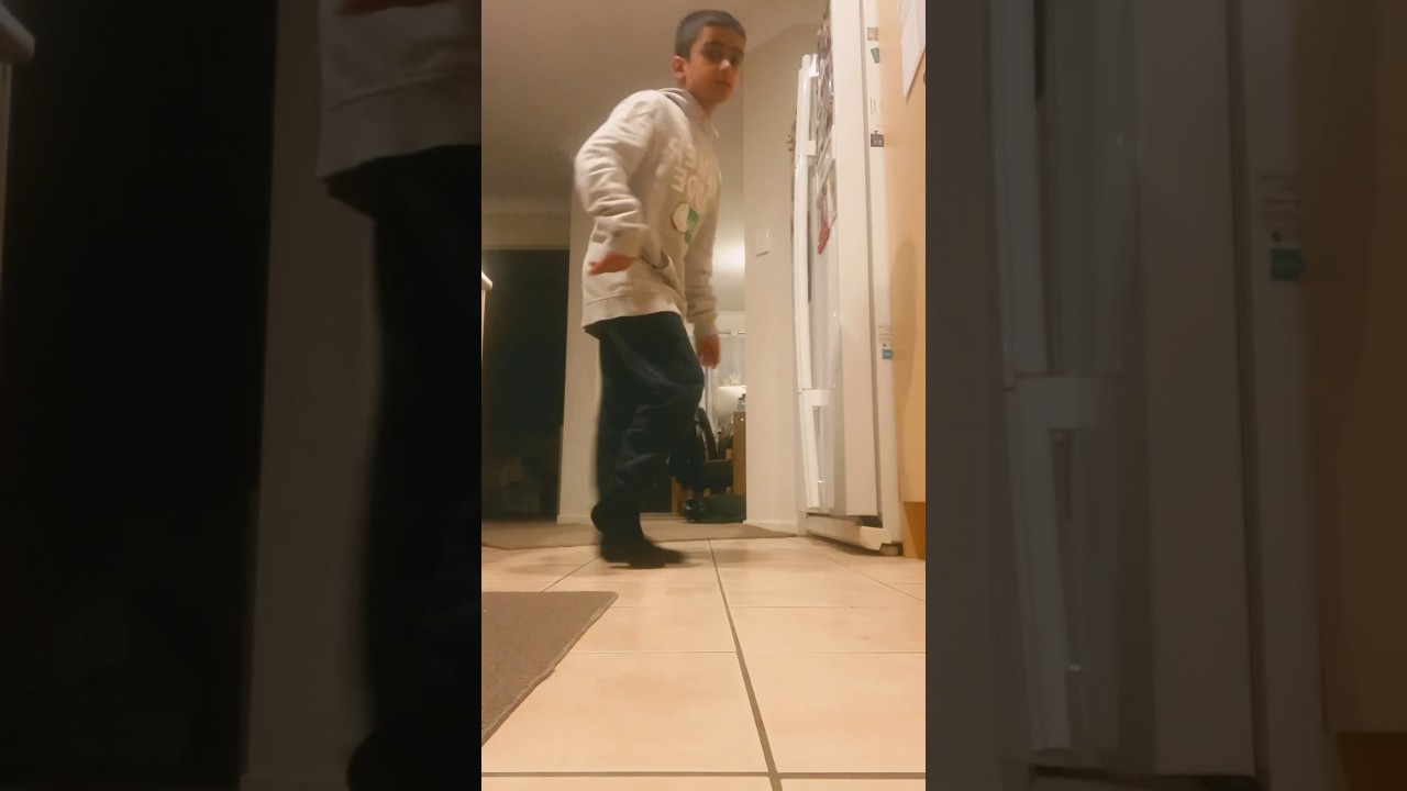 Moonwalk tutorial #michaeljackson #tutorials #moonwalk - YouTube