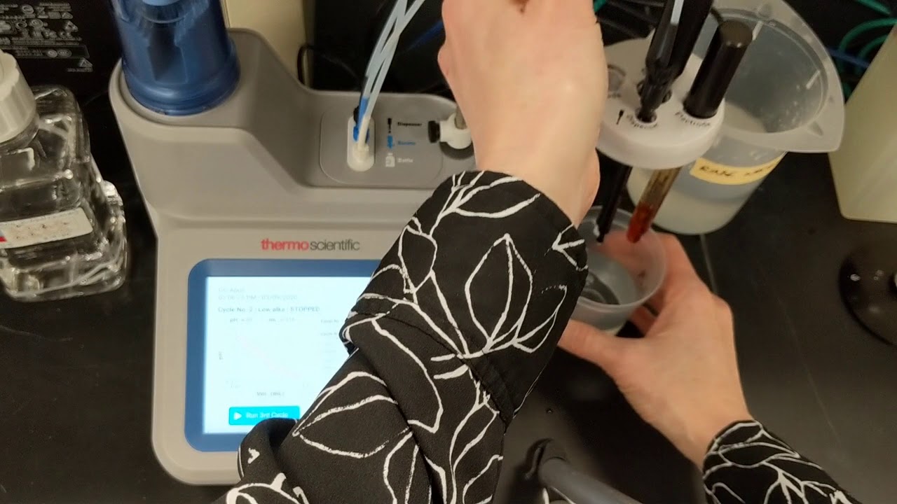 Low Level Alkalinity Titration Part 4 - Run a sample - YouTube