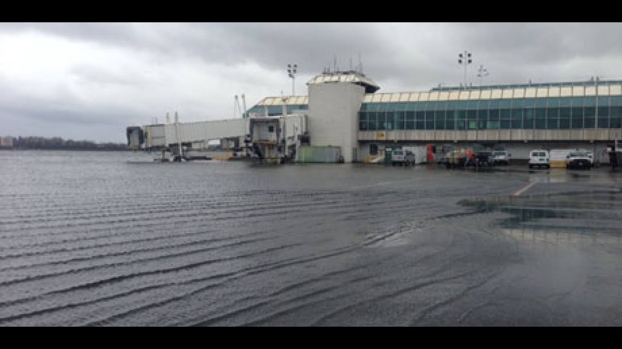 LaGuardia Airport *FLOODED* after heavy rain - YouTube