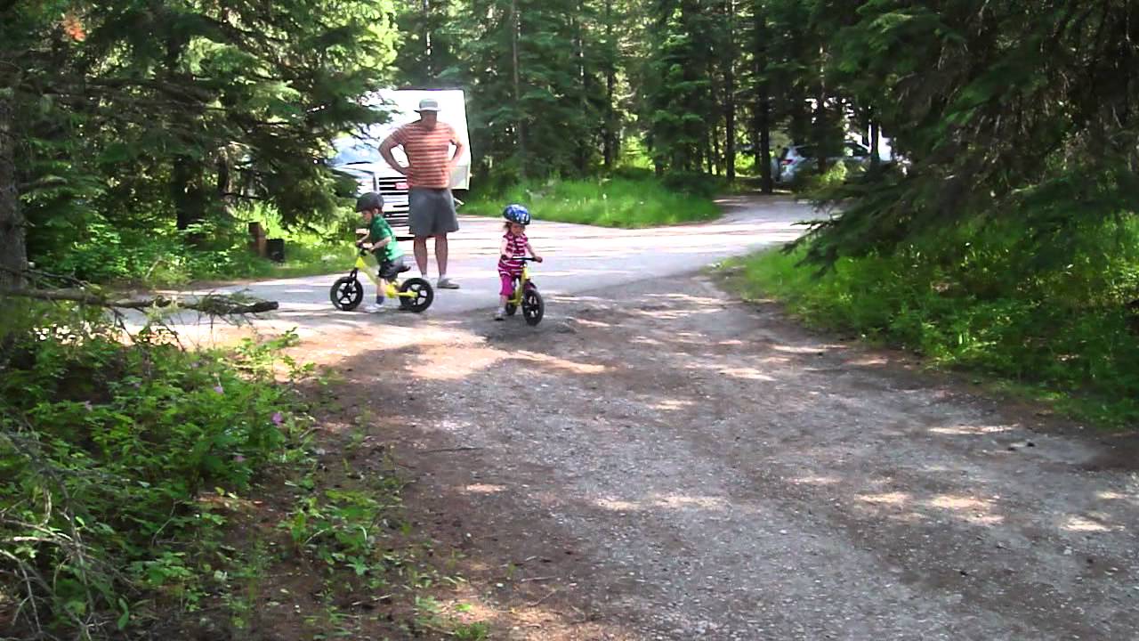 Twins riding Strider balance bikes (31 months) - YouTube