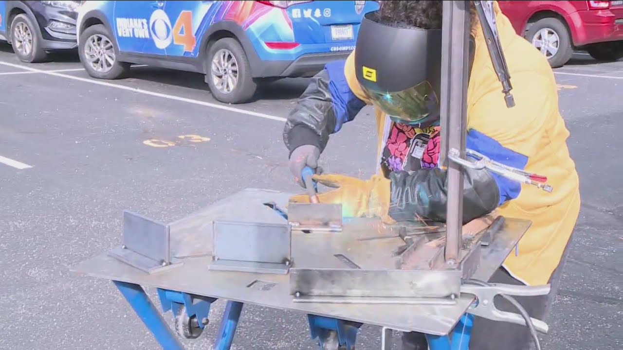 Getting into welding with the Latinas Welding Guild - YouTube
