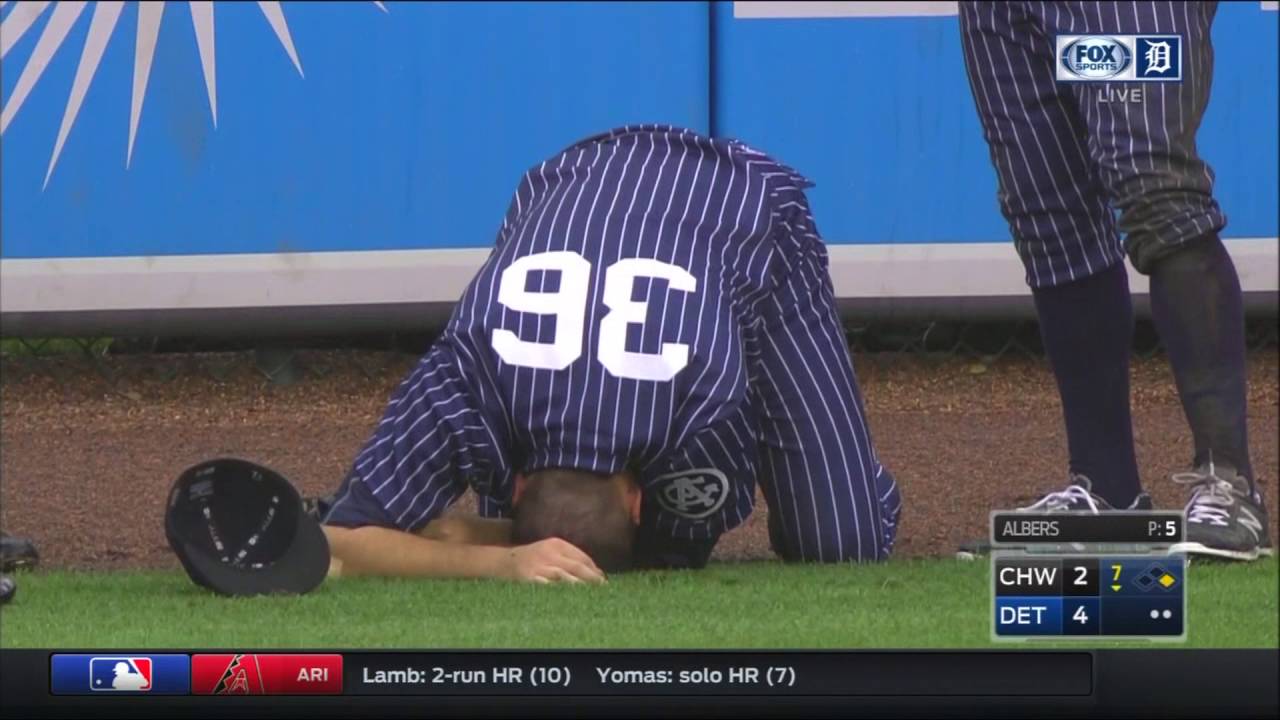 Jason Coats and J.B. Shuck collide in the outfield - YouTube