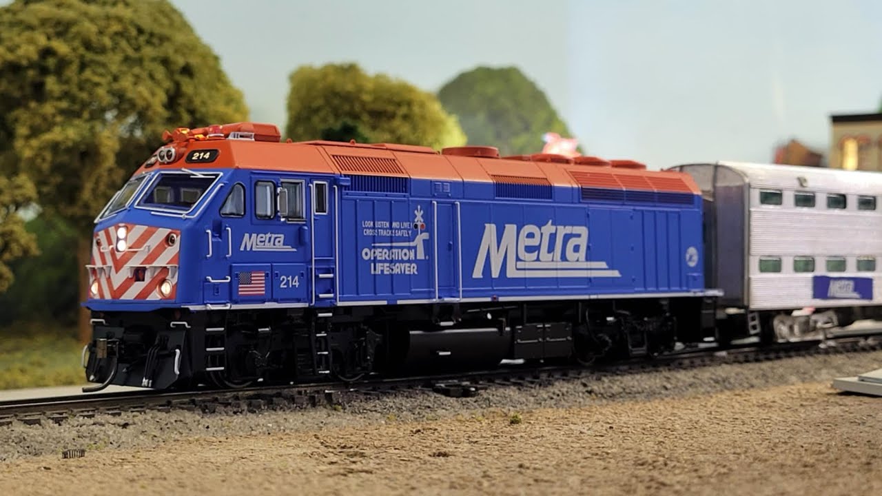 Model Train Monday: Metra 214 - YouTube