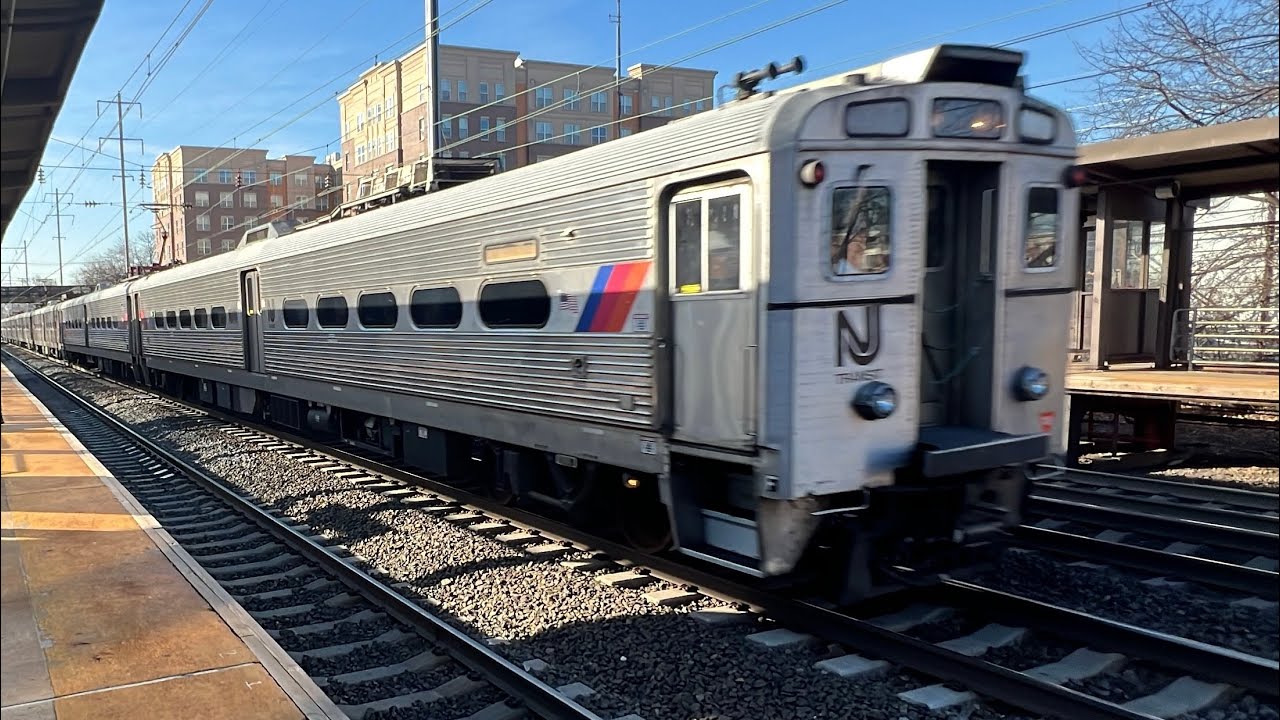 NJ TRANSIT Train Arrow iii passes through North Elizabeth - YouTube