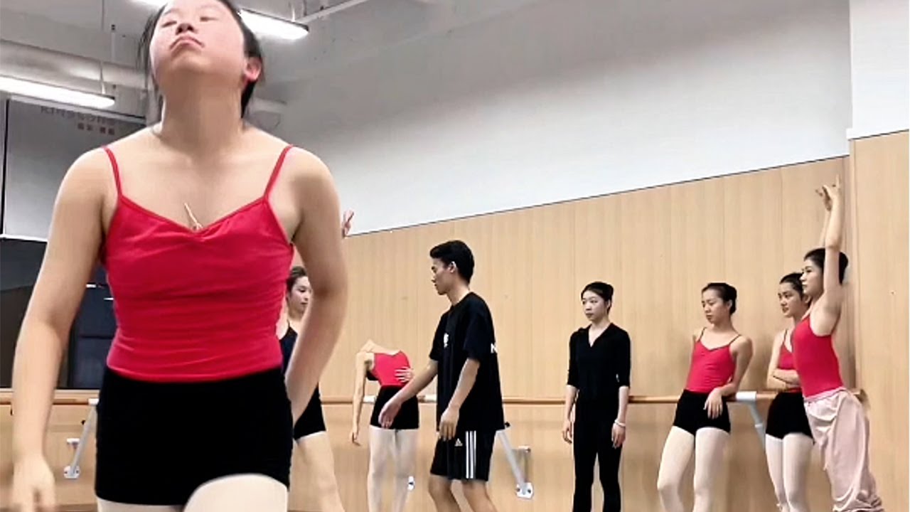 Leg and Jump Flip Training: Dance Student in Red, Confident & Beautiful（02） - YouTube