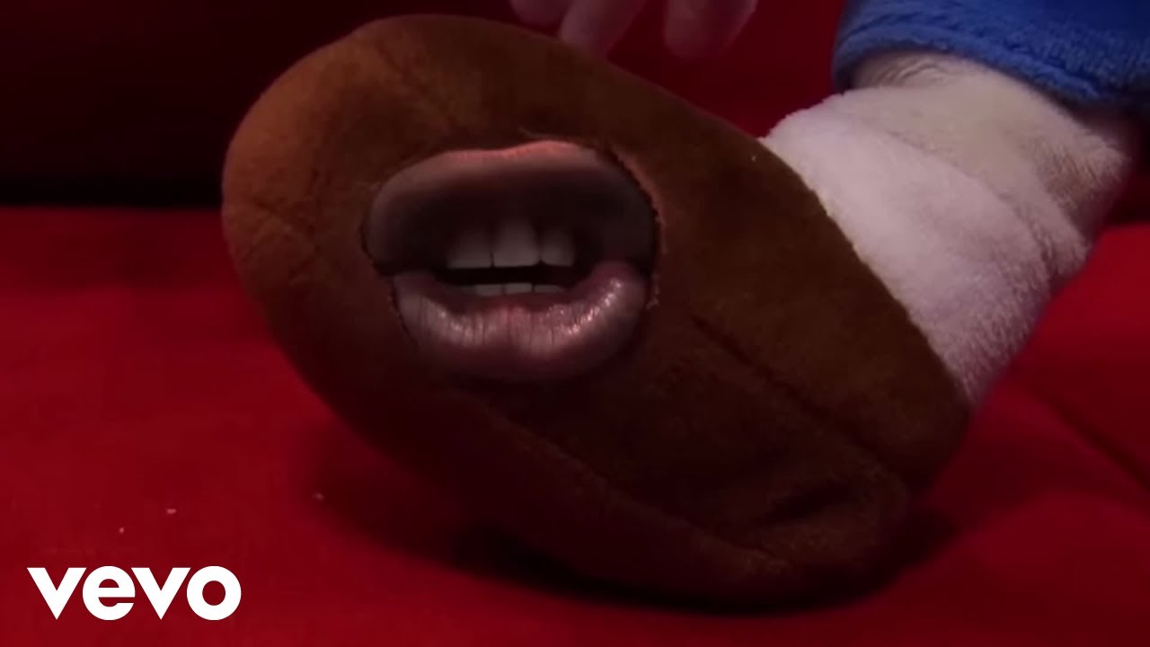 SML - Am a shoe/Basketball (Official Music Video) - YouTube