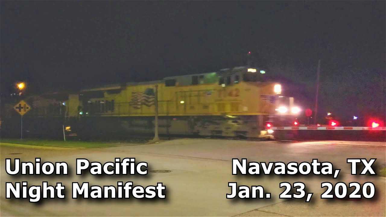 Union Pacific Night Time Manifest heads North through Navasota, Texas ...