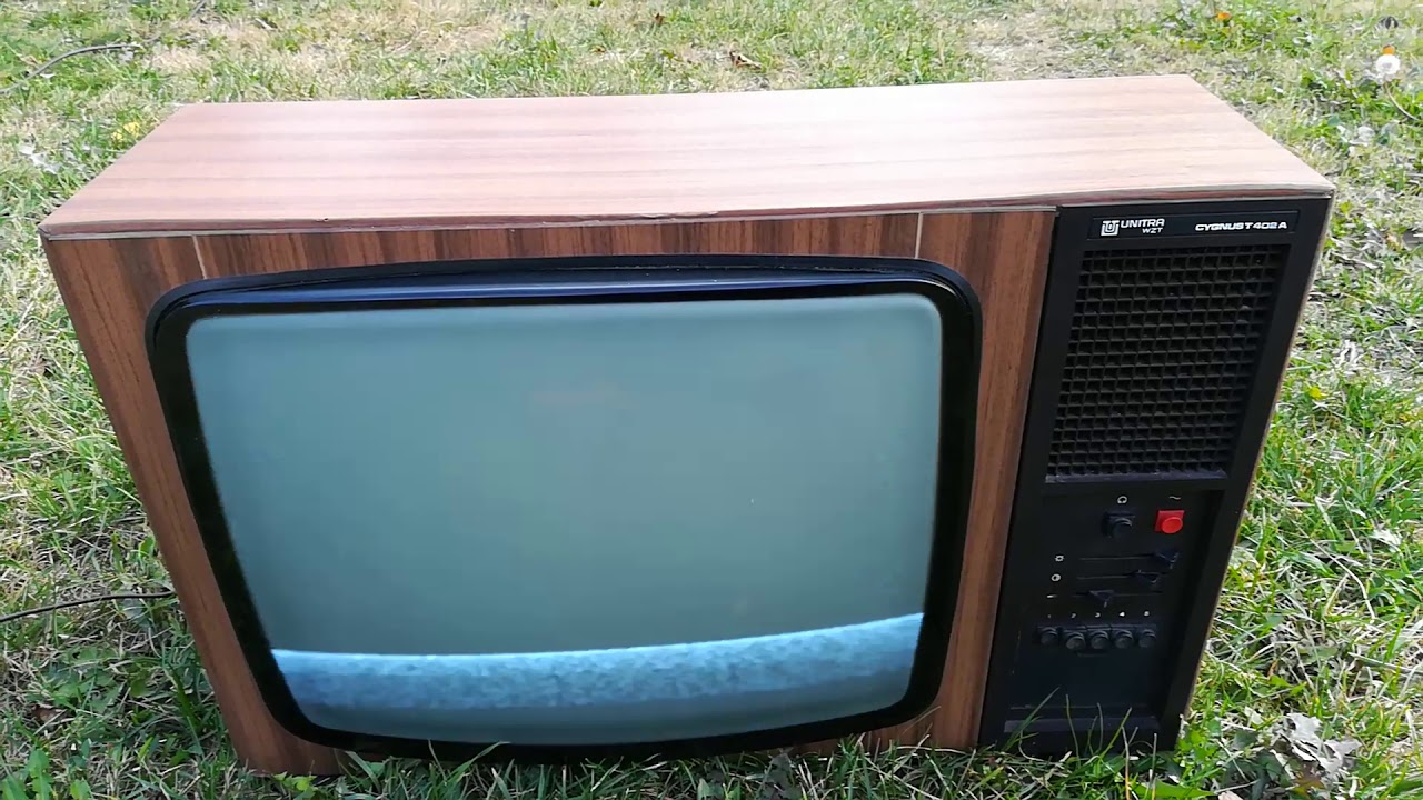 UNITRA WZT - CYGNUST 402 A Na świeżym powietrzu czarno biały "4K ...