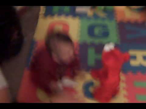 DANIELITO BAILA CON ELMO - YouTube