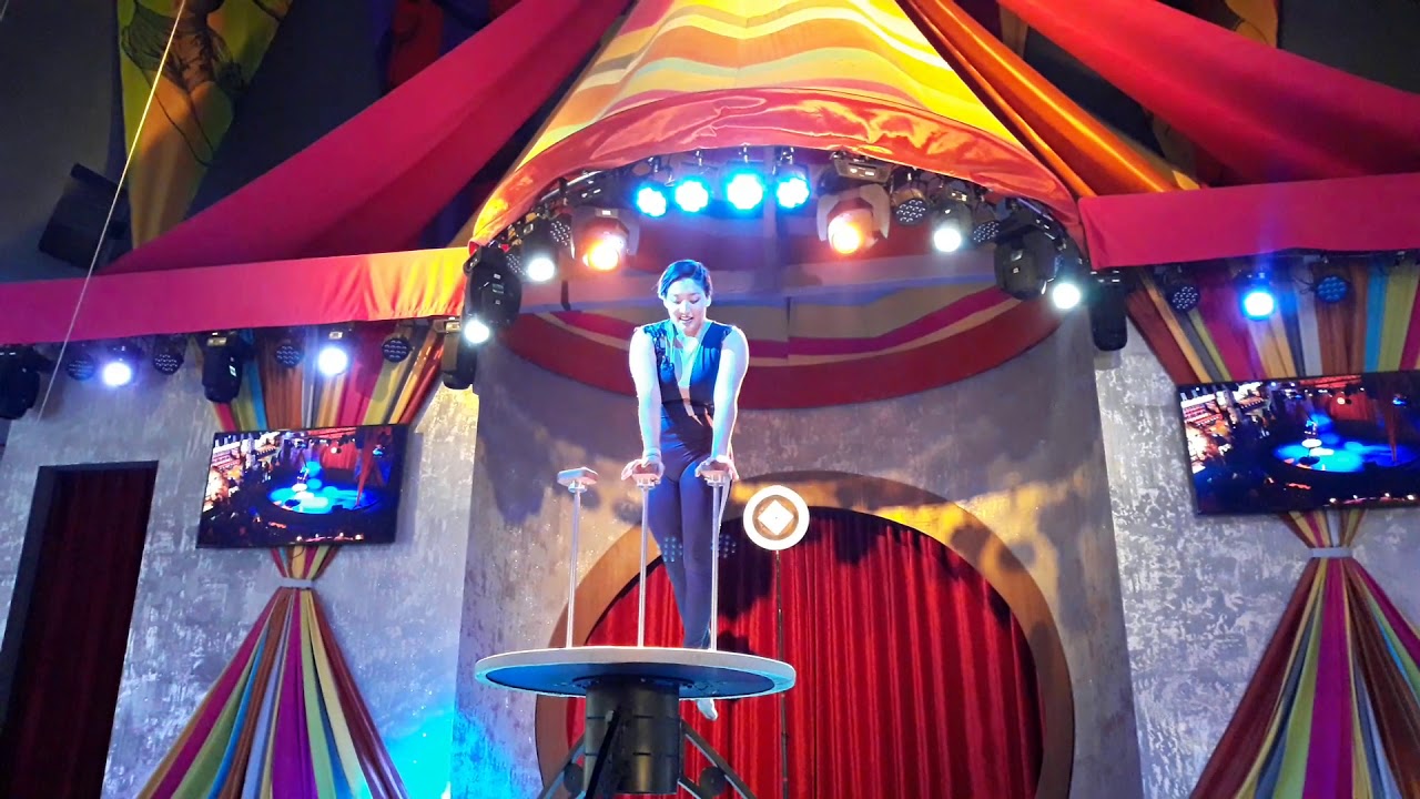 Circus Circus Reno Navada contortionist show - YouTube