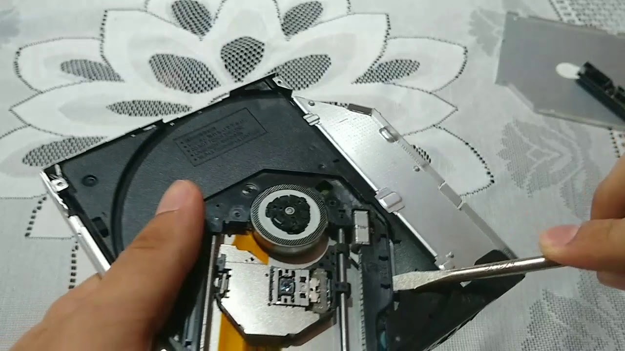 O que tem dentro de um driver de DVD-notebook? - YouTube