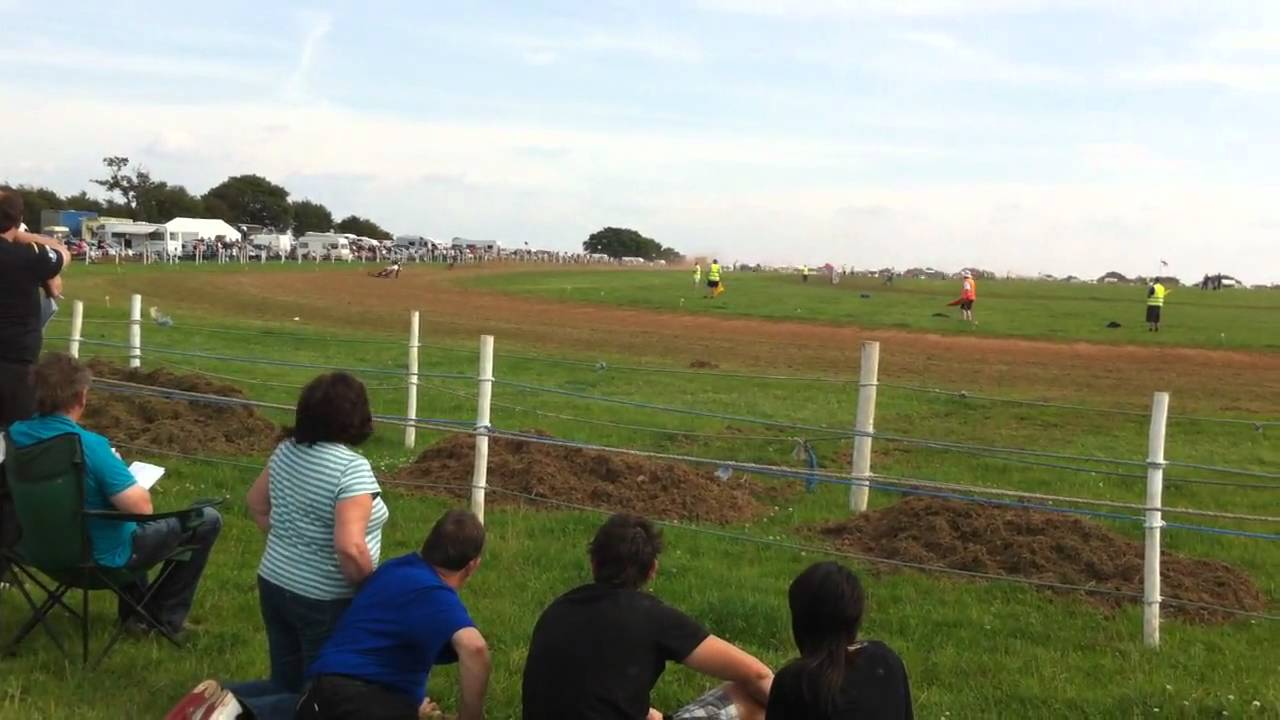 Bewdley Grasstrack - 500cc, Appleton and Handley 15.8.2010 - YouTube