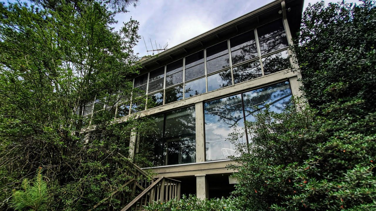 Coca-Cola Vice President's ABANDONED Glass MANSION - YouTube