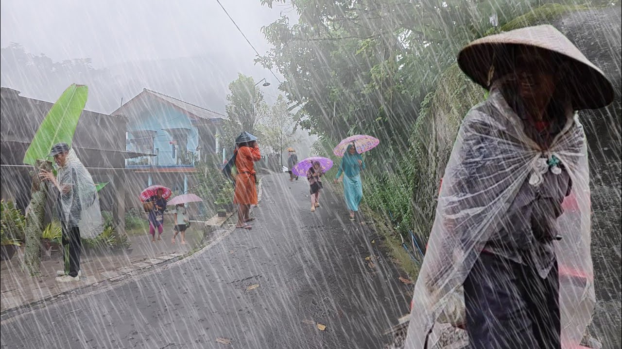 Walking in Heavy Rain Accompanied Strong Winds Very Cold | Heavy Rain ...