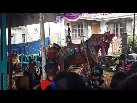 kuda lumping kesurupan