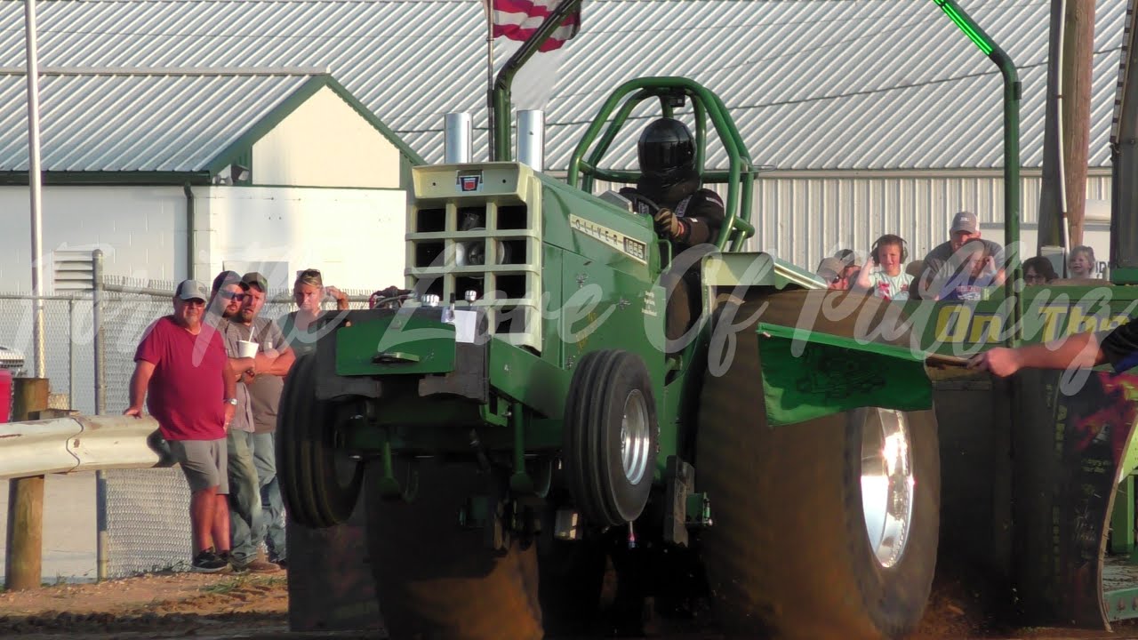 Tractor Pulling Battle of the Bluegrass LLSS Tractors Clinton County ...