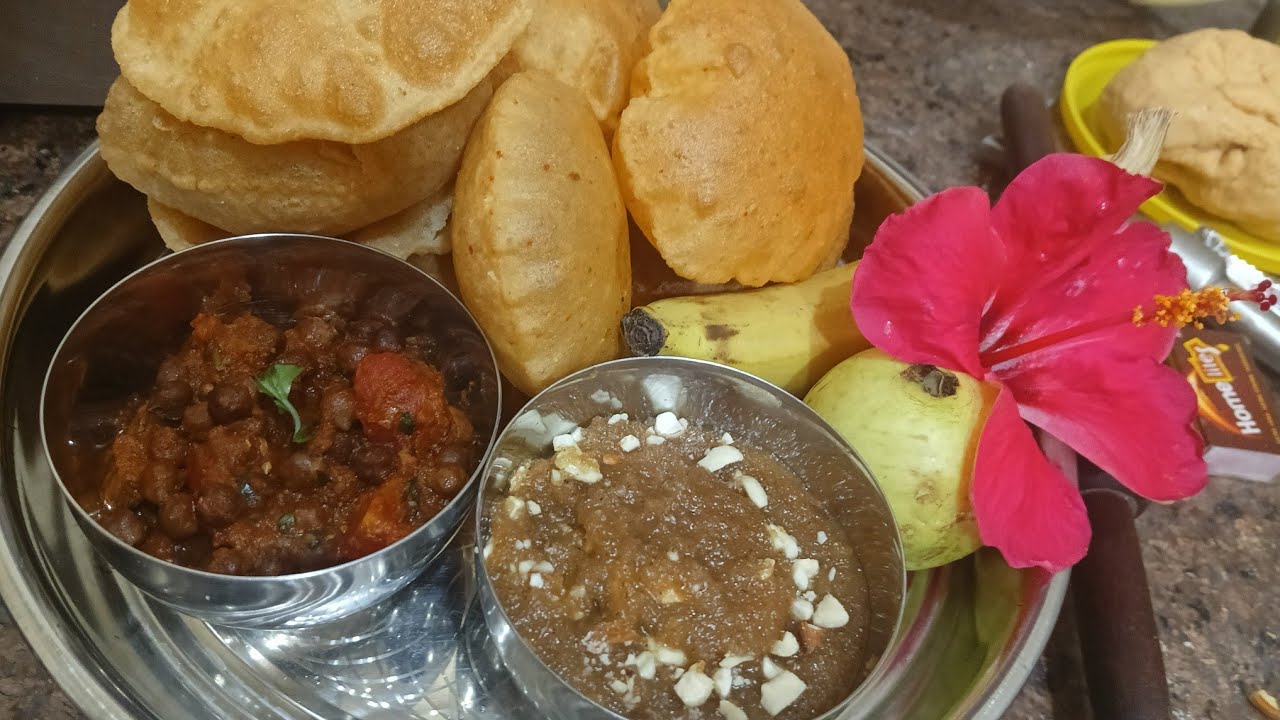 Highlight 1:55:57 – 2:00:57 from Urmila's kitchen is live - YouTube